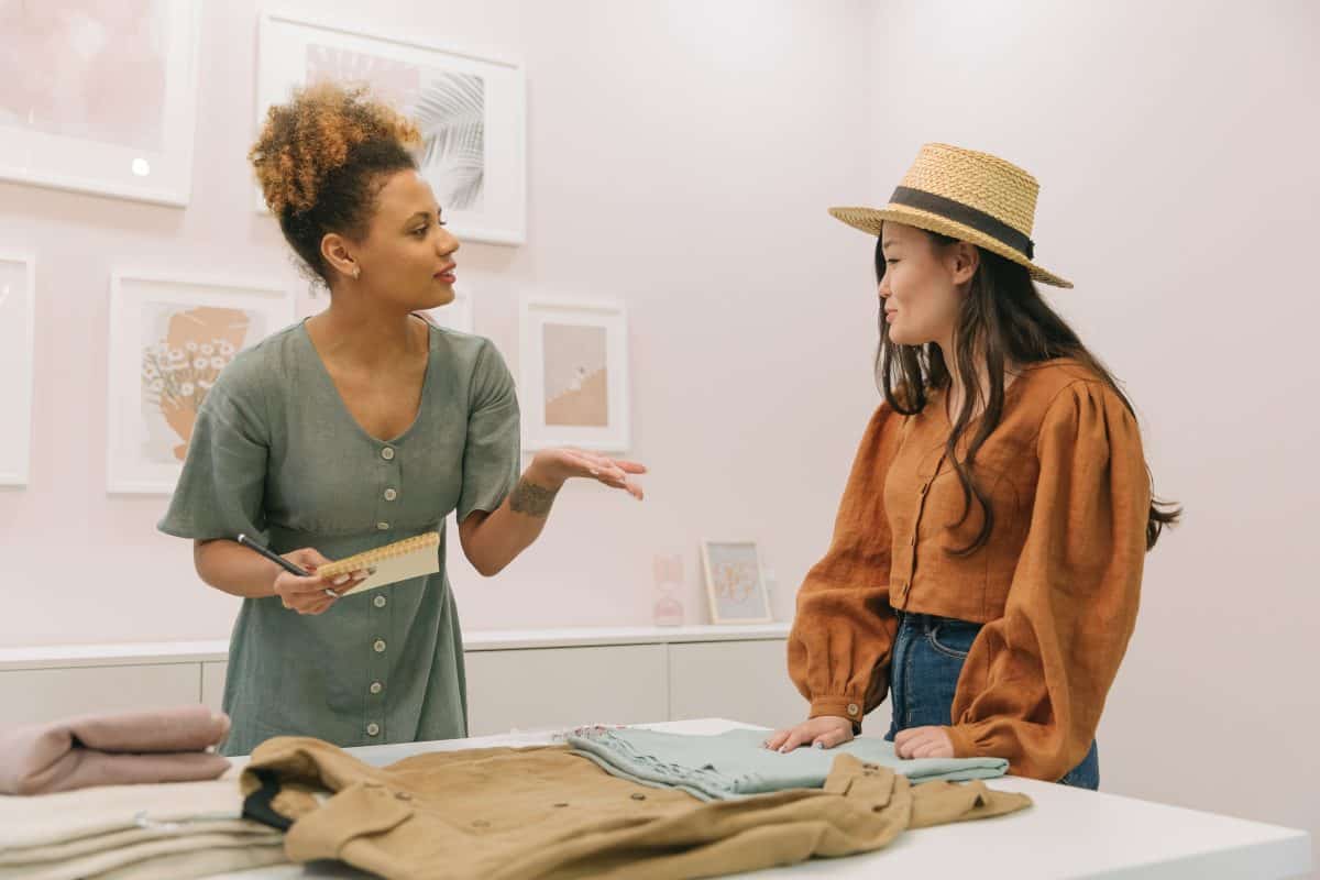 What are the different types of fashion consultants